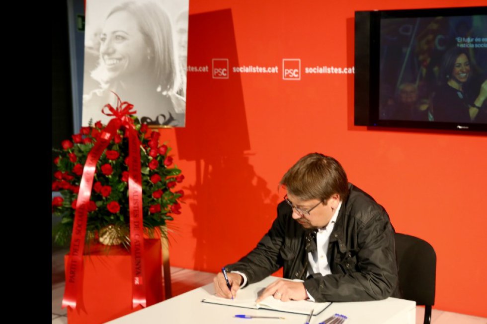 Fotos: Els polítics catalans diuen adeu a Carme Chacón | Fotografia ...