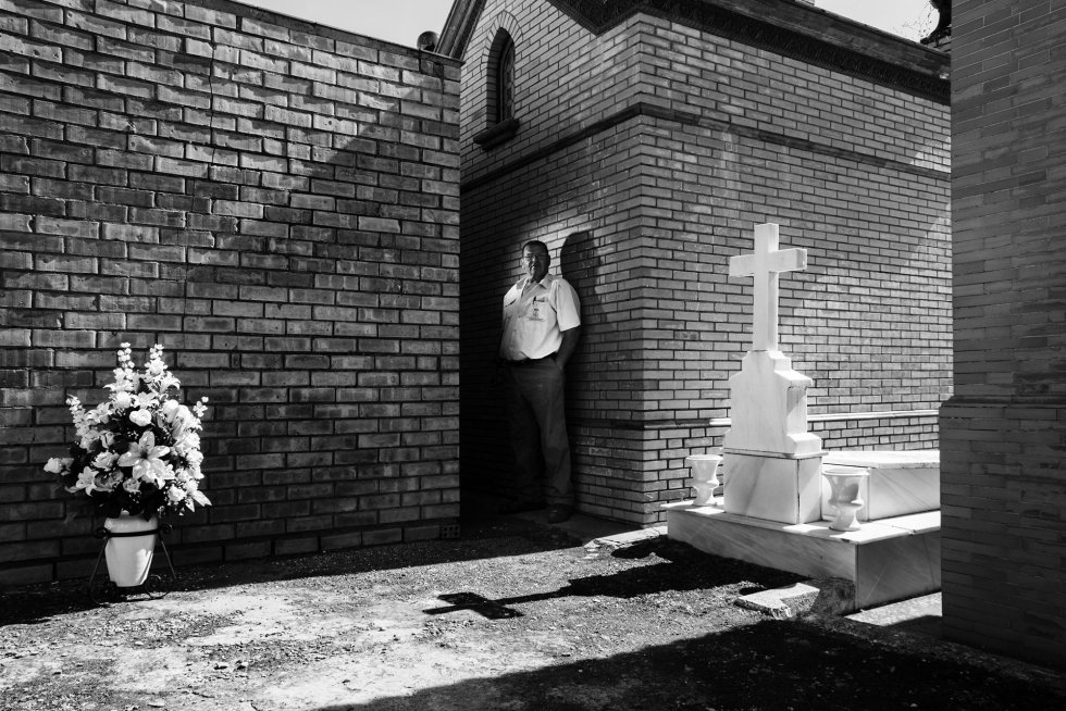 Fotos: Día de Todos los Santos: De profesión, sepulturero | Cultura ...