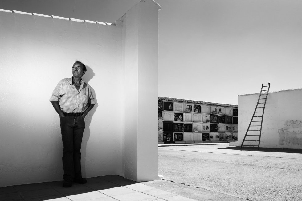 Fotos: Día de Todos los Santos: De profesión, sepulturero | Cultura ...