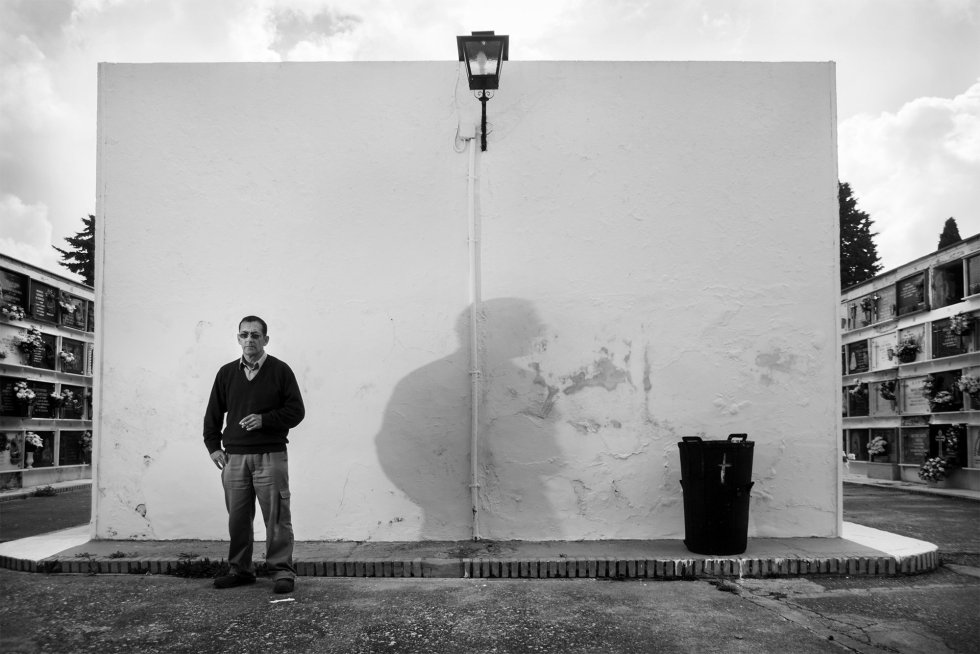 Fotos: Día de Todos los Santos: De profesión, sepulturero | Cultura ...