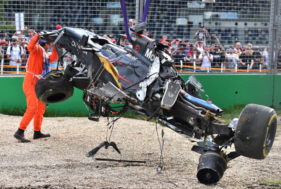 Fotos: F-1: El accidente de Alonso, en imágenes | Actualidad | EL PAÍS