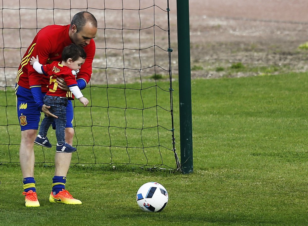 Fotos: España en la Eurocopa: La Roja se entrena en familia | Deportes ...
