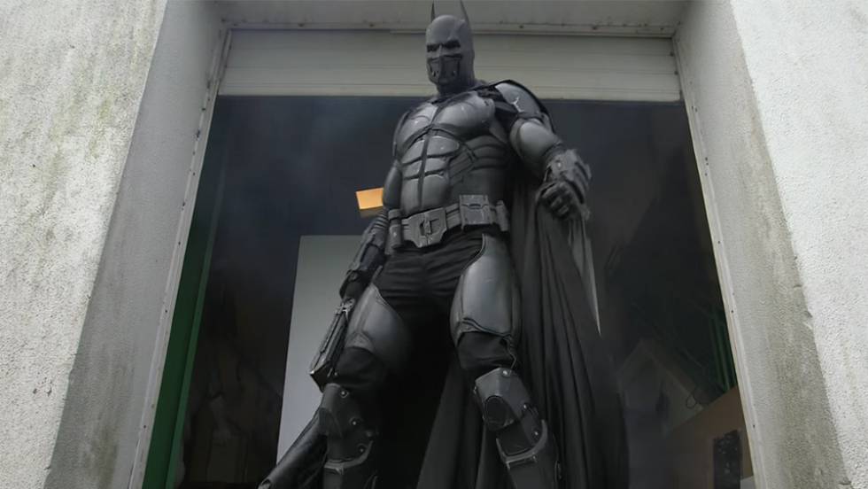 Vídeo: El nuevo traje de Batman entra en el Libro Guinness de los ...