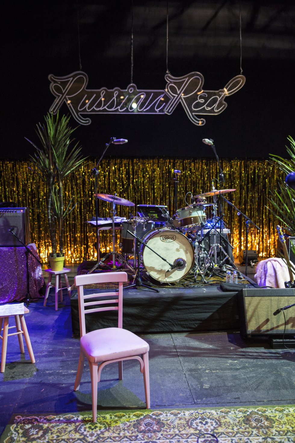 Fotorrelato: Nos colamos en el backstage de Russian Red en su concierto ...