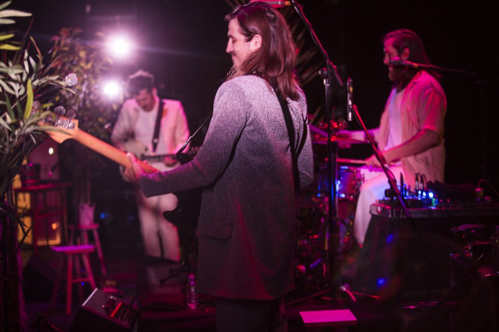 Fotorrelato: Nos colamos en el backstage de Russian Red en su concierto ...