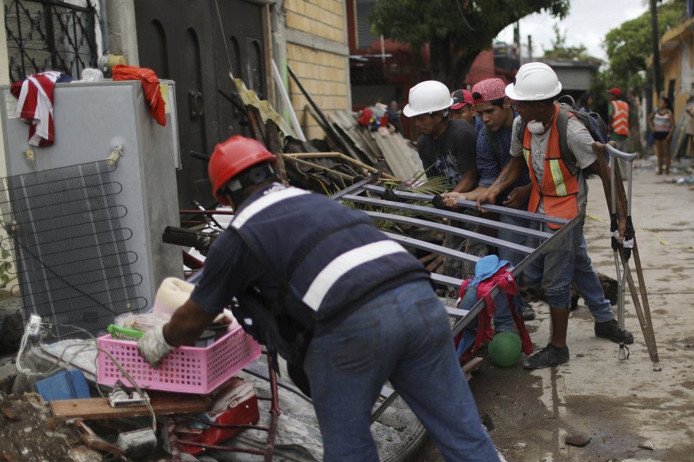 Fotos: El voluntario amputado que retira escombros tras el terremoto de ...