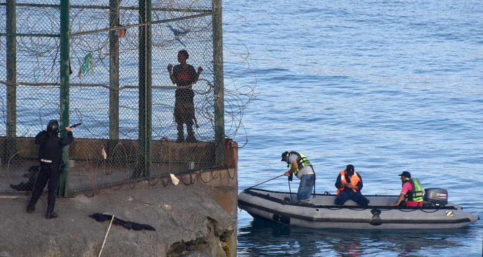 Fotos: El salto a la valla de Ceuta, en imágenes | España | EL PAÍS