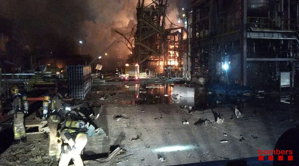 Fotos: La explosión de la planta petroquímica de Tarragona, en imágenes ...