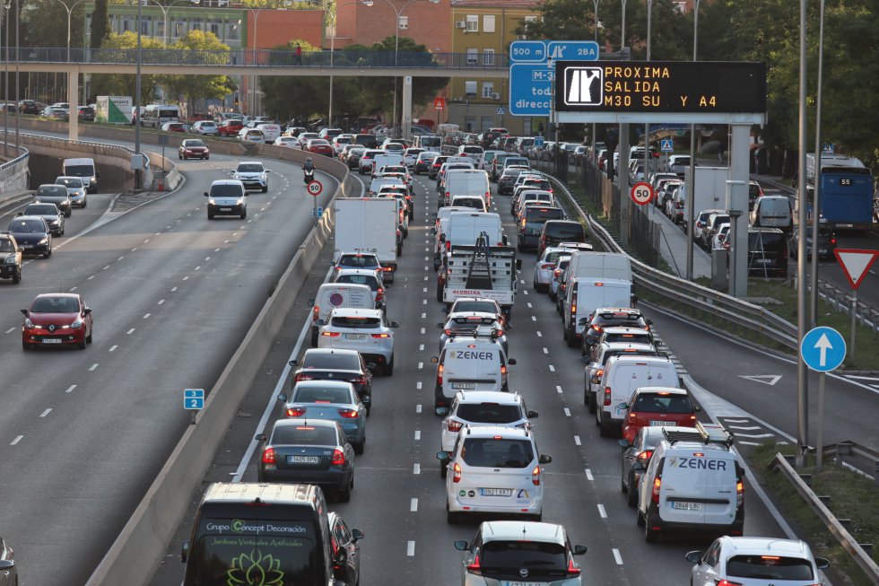 Fotos: El primer día laborable en Madrid tras el cierre, en imágenes ...