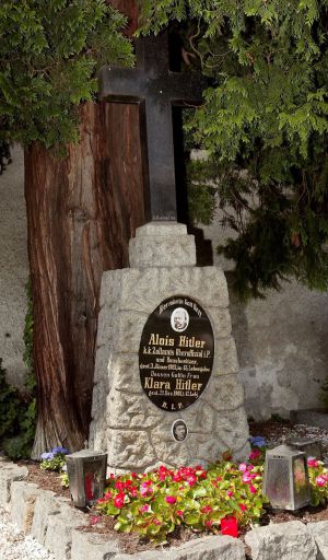 Desmantelada la tumba de los padres de Adolf Hitler | Internacional ...